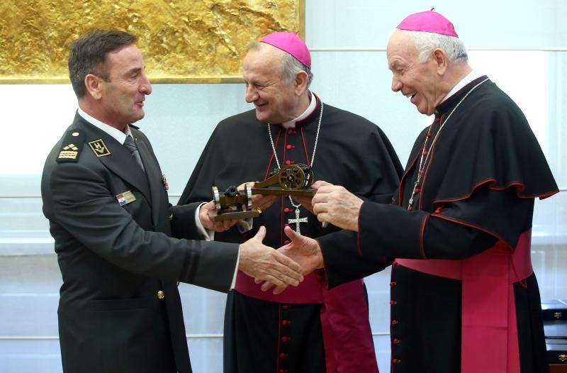 Mons. Jure Bogdan: Učinimo za hrvatske branitelje što više! (FOTO ...