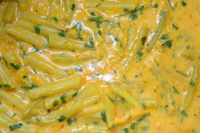 ODLIČNO IDE UZ BEČKI ODREZAK: Varivo s mahunama i kiselim vrhnjem ...