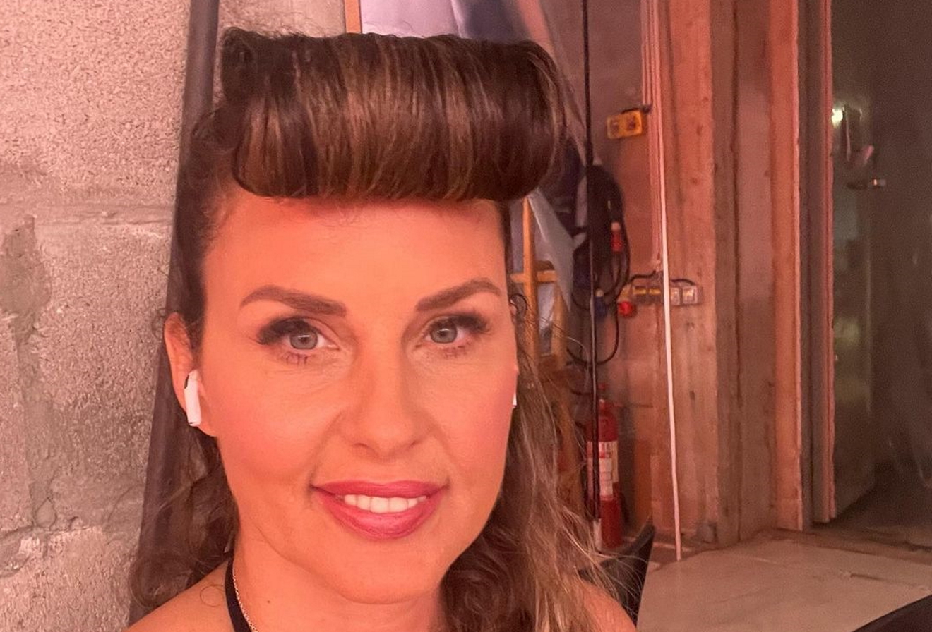 Anđa Marić crvenim je tepihom prošetala uz pomoć štake, pridržavao je ...