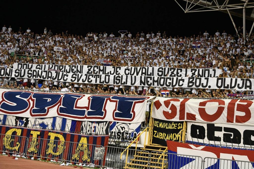 (FOTO) TORCIDA SE POKLONILA HEROJIMA OLUJE: Sjajna poruka i pjesma ...