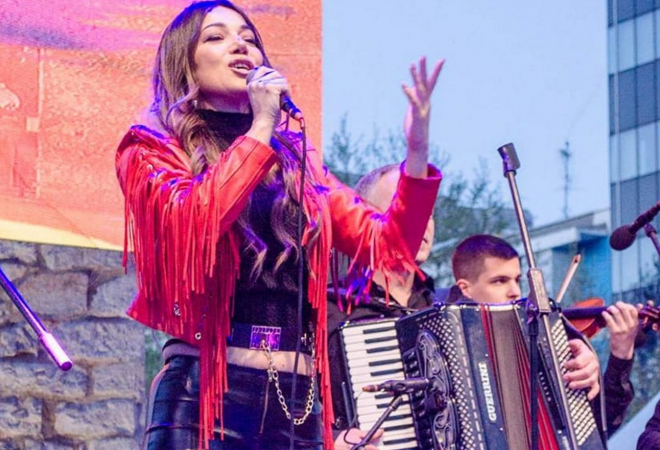 'ONA VELIČA ANTU GOTOVINU' Crnogorska pjevačica otpjevala 'Sude mi' pa ...