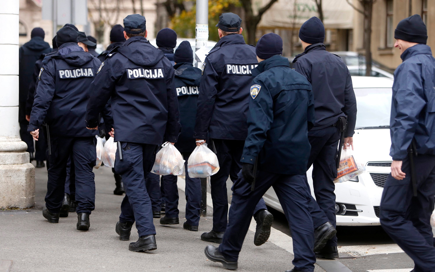 ZADROM KRUŽI ZASTRAŠUJUĆA PRIČA: 'Zbog ukrajinske konobarice HIV-om se ...