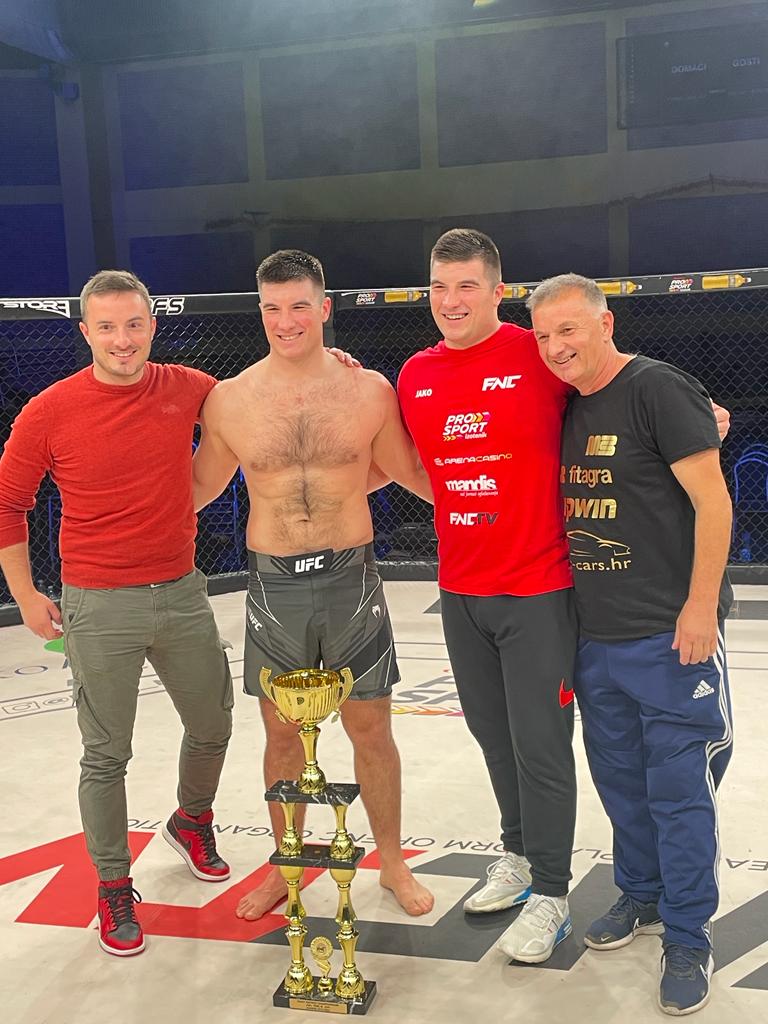 HRVATSKI BORAC KOJI RUŠI STEREOTIPE! Od letka na banderi do svjetskog ...