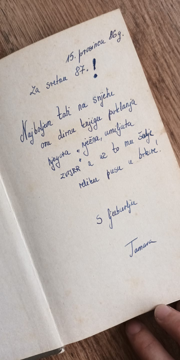 Pišete li posvete u knjigama? Pronašli smo jednu od koje se steže grlo - Dnevno.hr