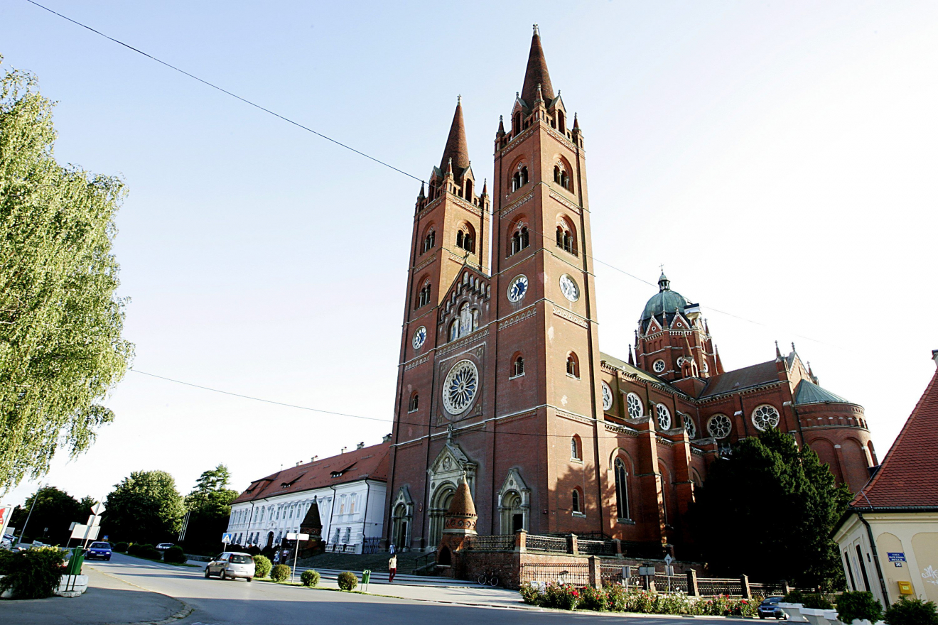 Svećenike u Đakovu uznemirio program za Advent: Jedan čak stao pred kamion, 'možeš samo preko ...